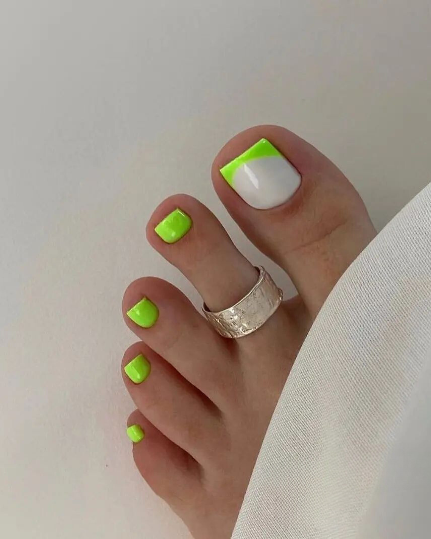 Top 35 Summer Toe Nail Designs for a Trendsetting 2024 Look - divagaze.com