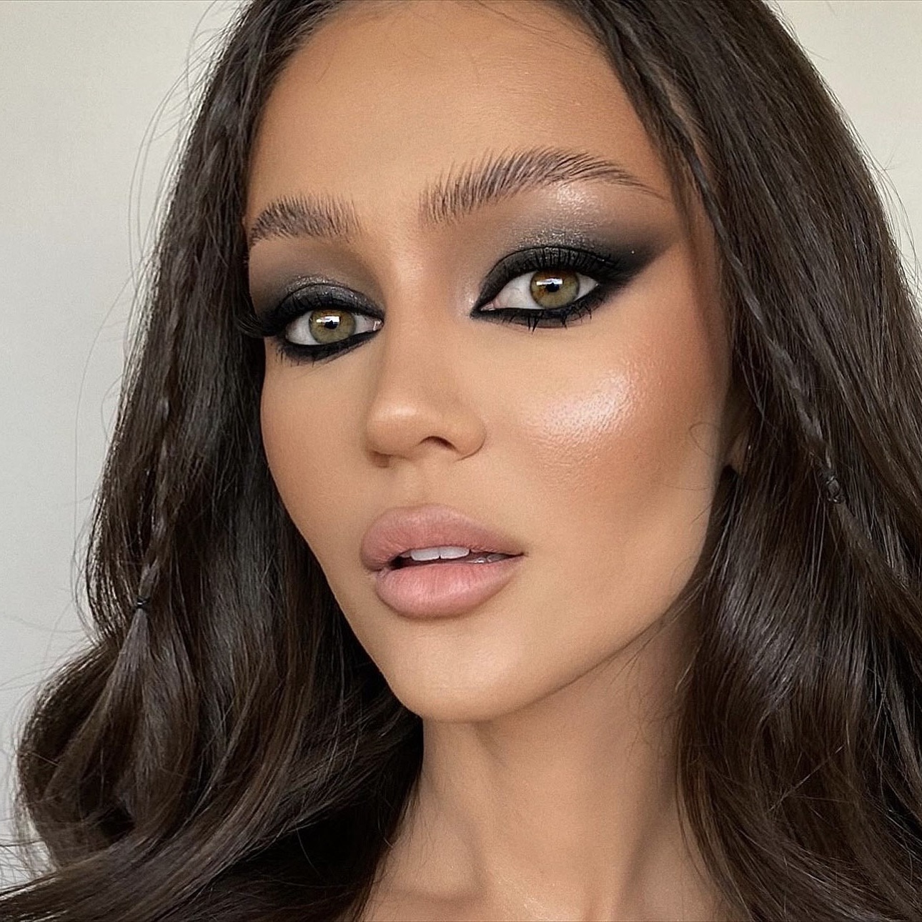 Discover 24 Black Eyeshadow Looks: From Casual Chic to Goth Glamour ...