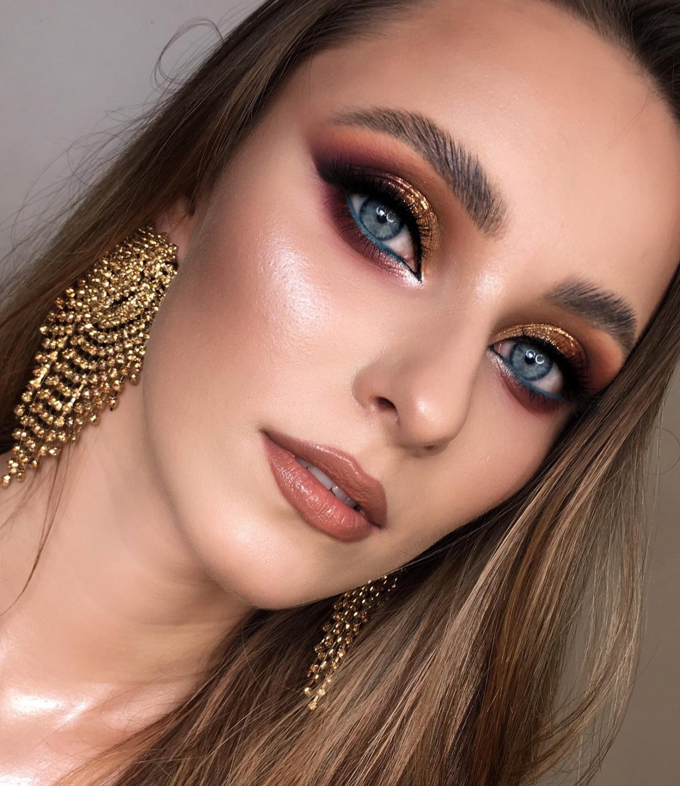 Shine Bright: 25 Gold Eyeshadow Looks to Dazzle at Any Event - divagaze.com