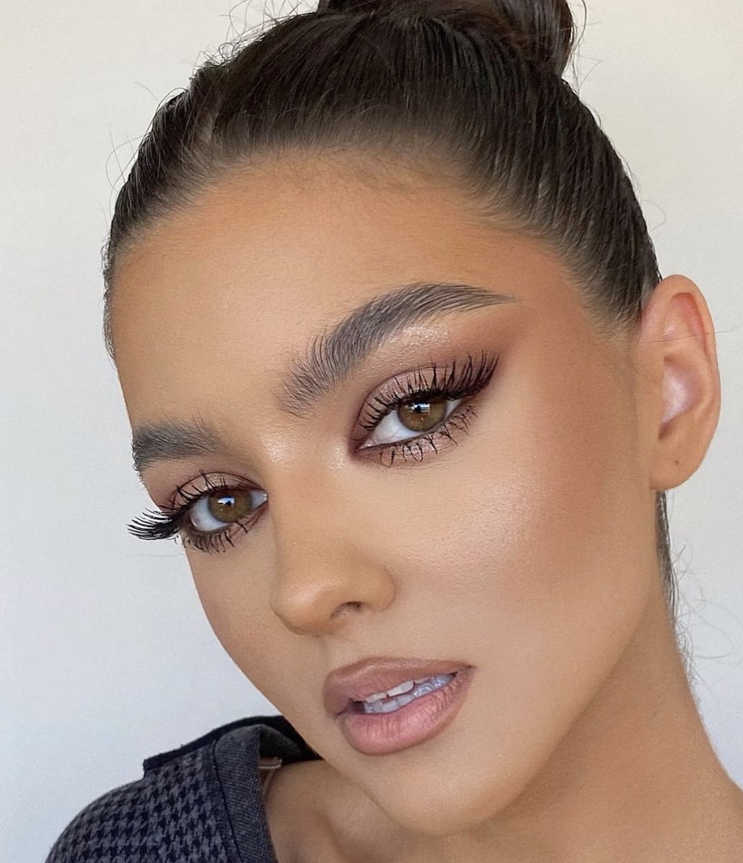 Top 33 Brown Makeup Looks for 2024 - Trendy, Elegant, and Timeless ...