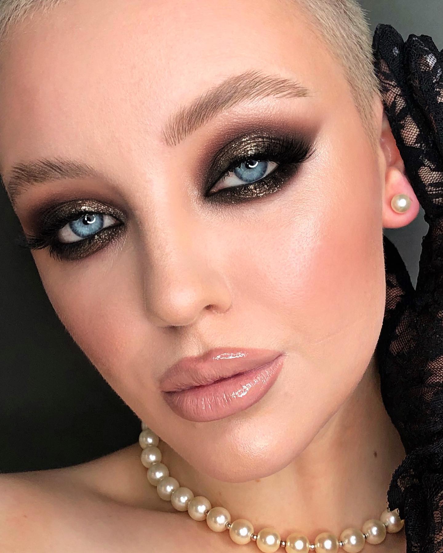 31 Dark Eyeshadow Looks to Inspire Your Inner Makeup Artist - divagaze.com