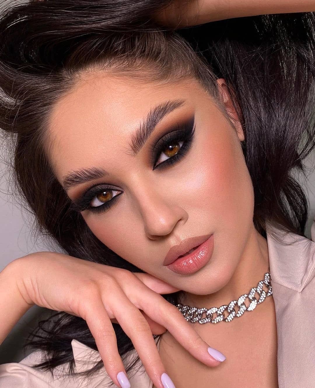 29 Black Makeup Looks to Inspire Your 2024 Style – Bold & Timeless ...