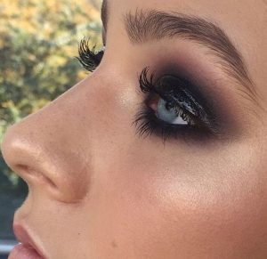 Discover 24 Black Eyeshadow Looks: From Casual Chic to Goth Glamour ...