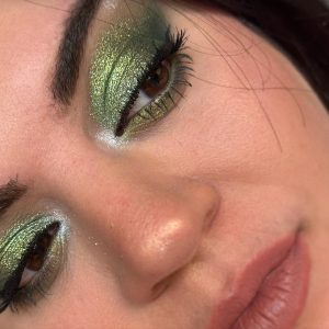 34 Green Eyeshadow Looks: From Mint Elegance to Emerald Glam - divagaze.com