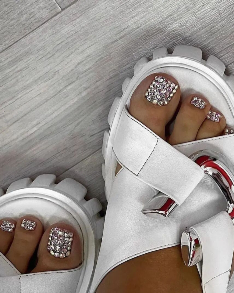 Top 35 Summer Toe Nail Designs for a Trendsetting 2024 Look - divagaze.com