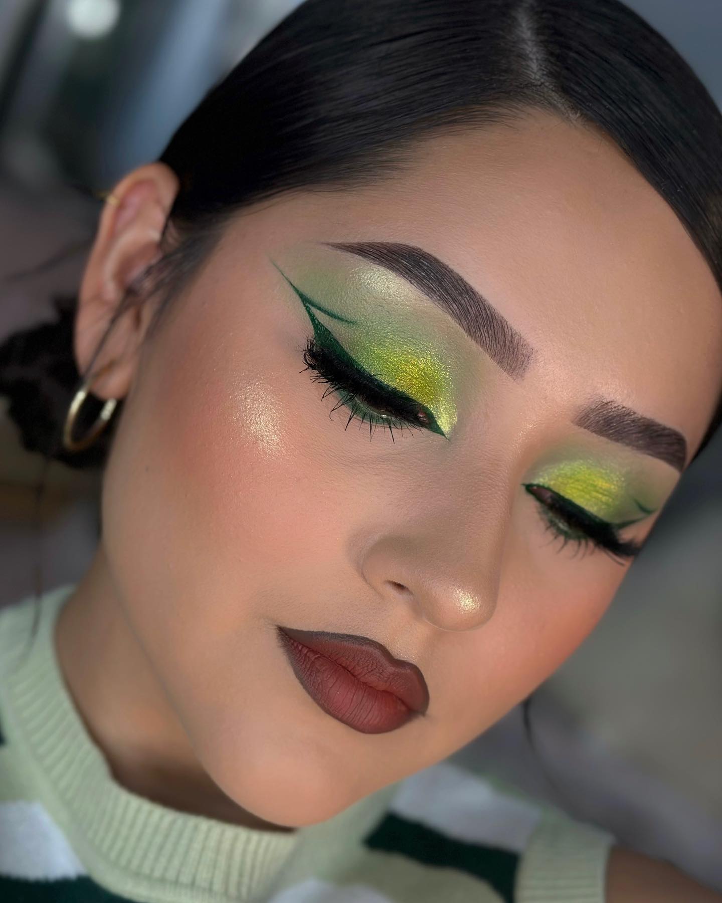 34 Green Eyeshadow Looks: From Mint Elegance to Emerald Glam - divagaze.com