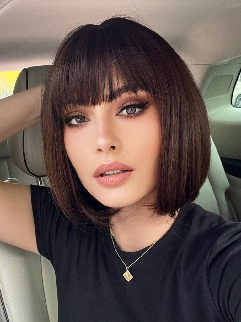25 Short Hairstyles with Bangs - Trendy Cuts for Chic Women - divagaze.com