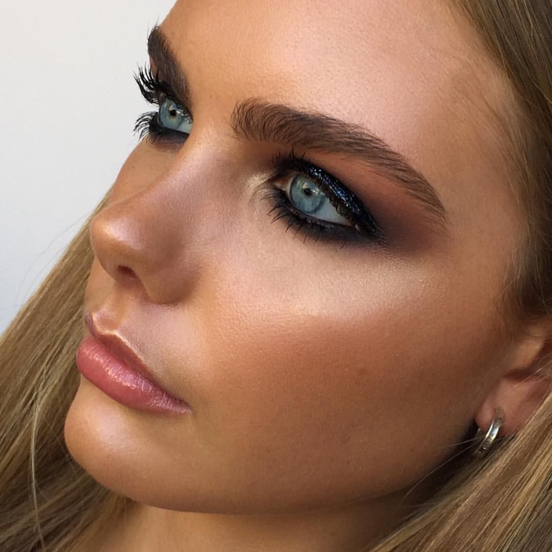 Discover 24 Black Eyeshadow Looks: From Casual Chic to Goth Glamour ...