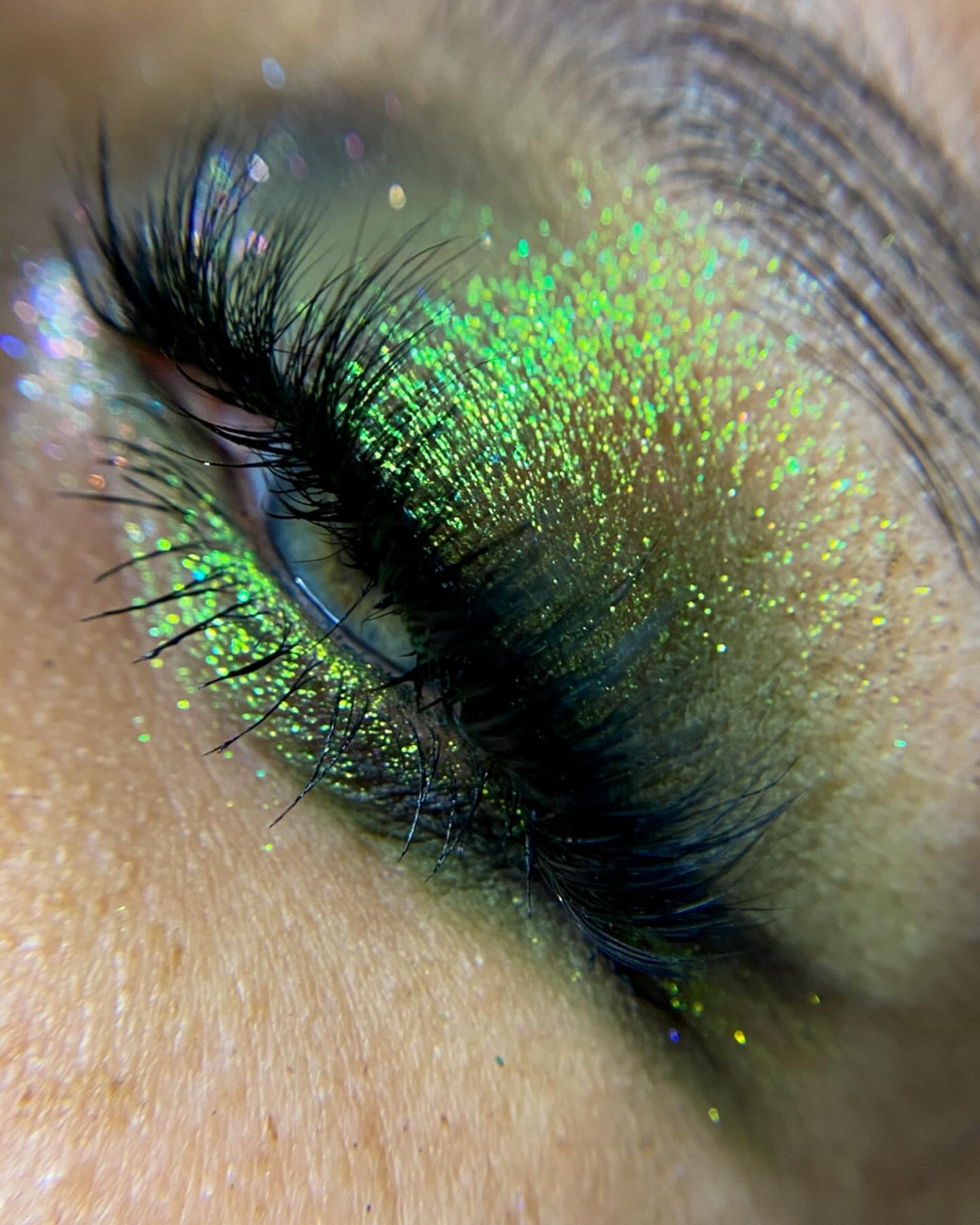 34 Green Eyeshadow Looks: From Mint Elegance to Emerald Glam - divagaze.com