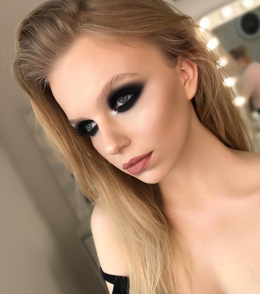 29 Black Makeup Looks to Inspire Your 2024 Style – Bold & Timeless ...