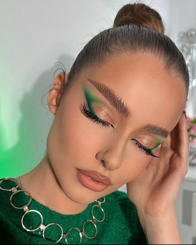 34 Green Eyeshadow Looks: From Mint Elegance to Emerald Glam - divagaze.com