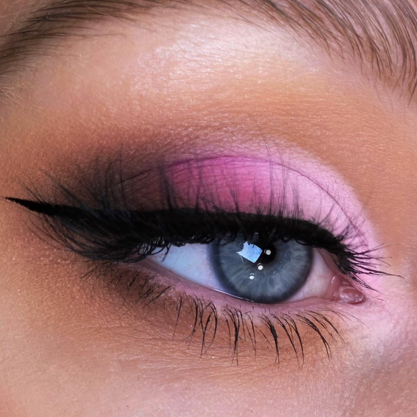 Explore 33 Pink Eyeshadow Looks: From Soft Elegance to Bold Drama ...