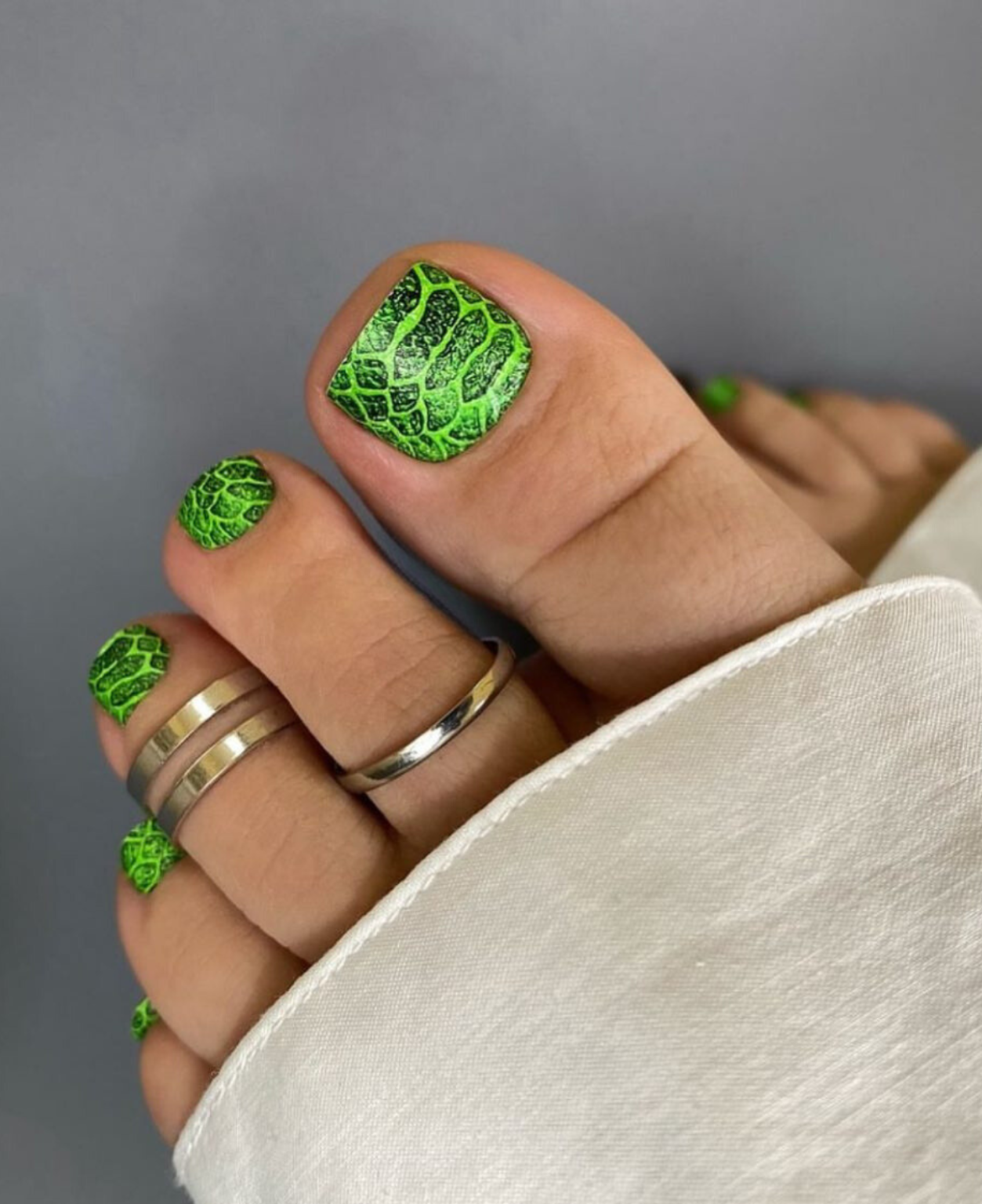 Explore the Top 41 Fall Toe Nail Colors – Trendy Pedicure Inspirations ...