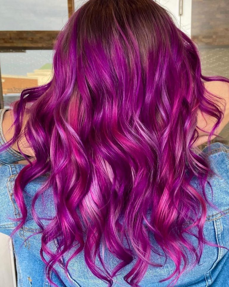 34 Dark Pink Hair Ideas 2024: Stylish Shades for Every Woman - divagaze.com