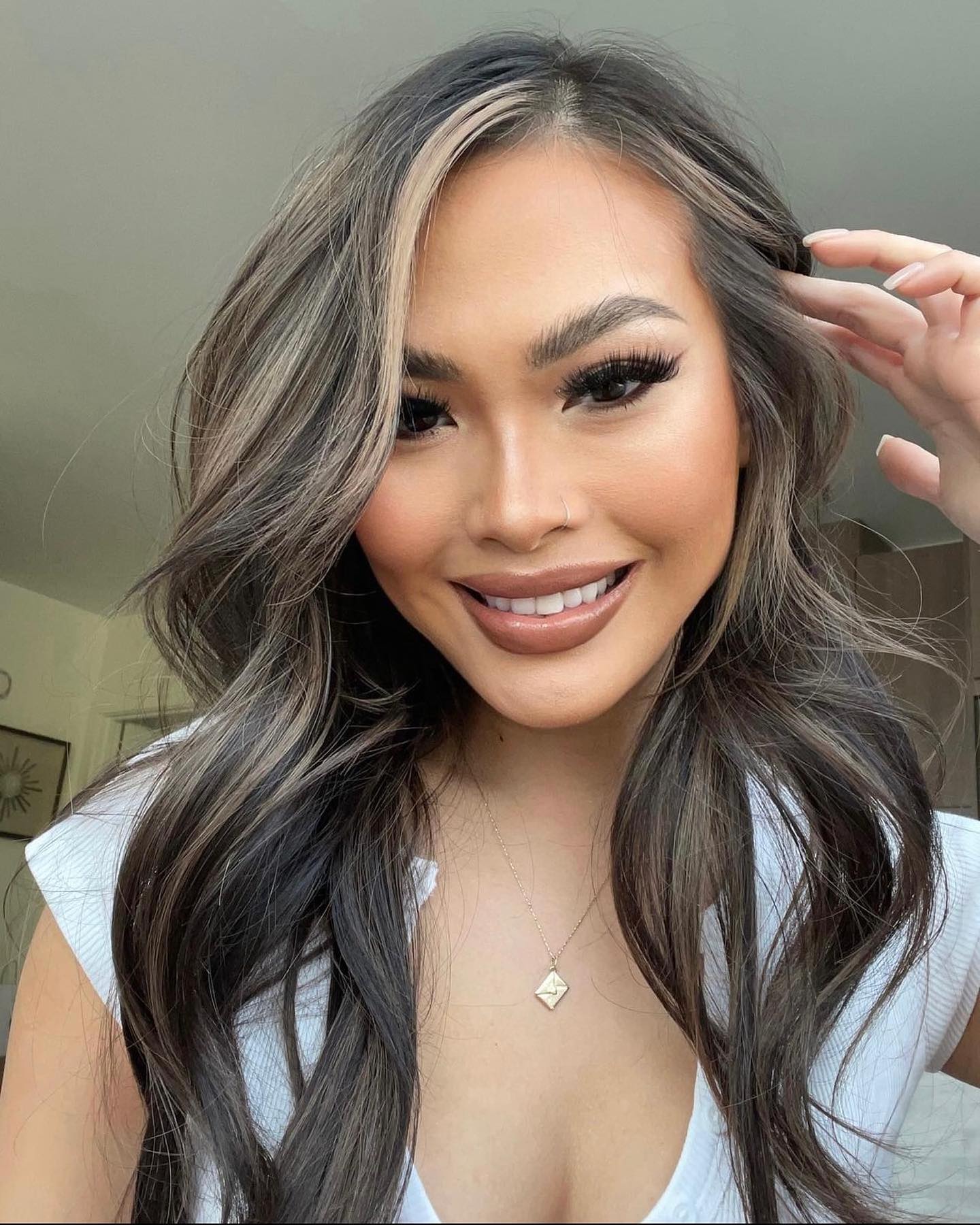 36 Black Hair with Highlights Ideas for Stunning Looks - divagaze.com