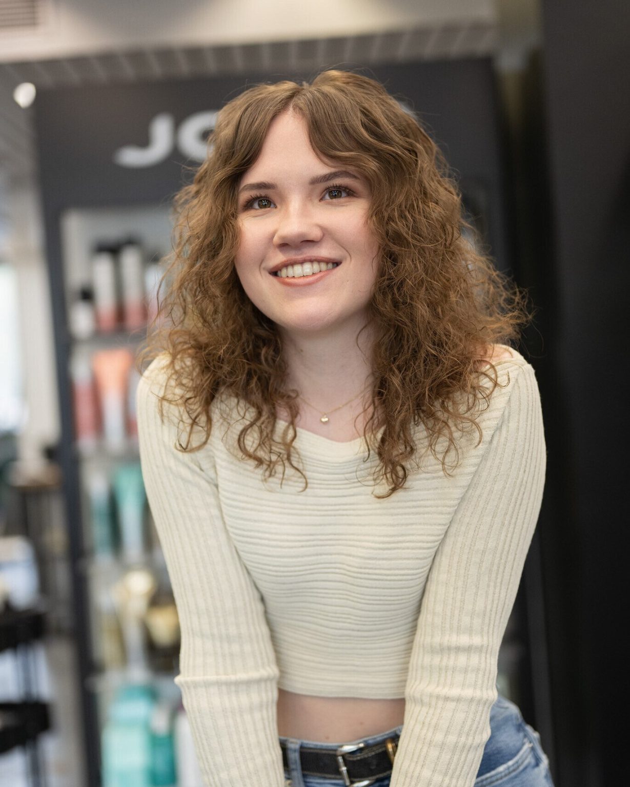 Top 34 Layered Curly Haircuts of 2024: Embrace Your Curls! - divagaze.com