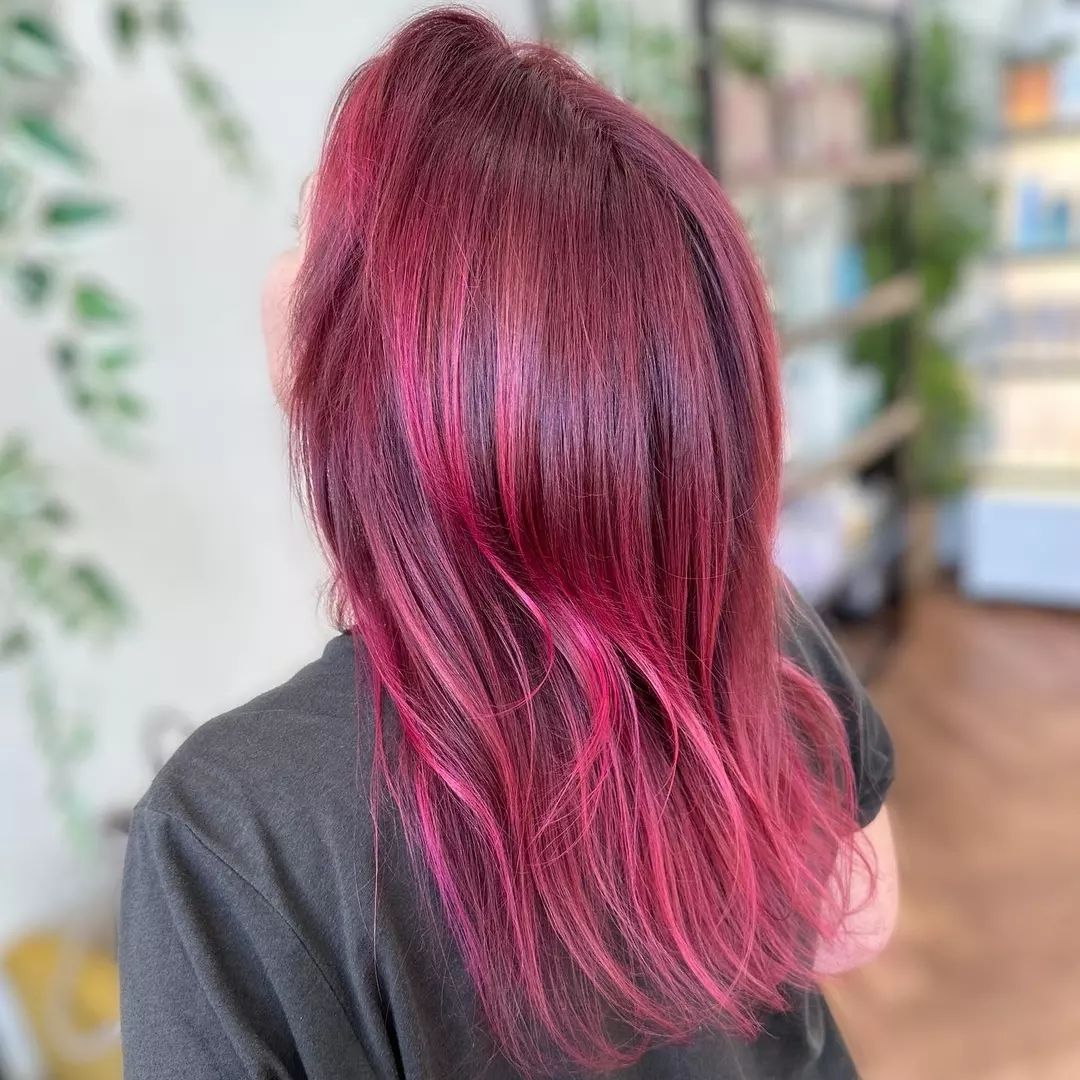 34 Dark Pink Hair Ideas 2024: Stylish Shades for Every Woman - divagaze.com