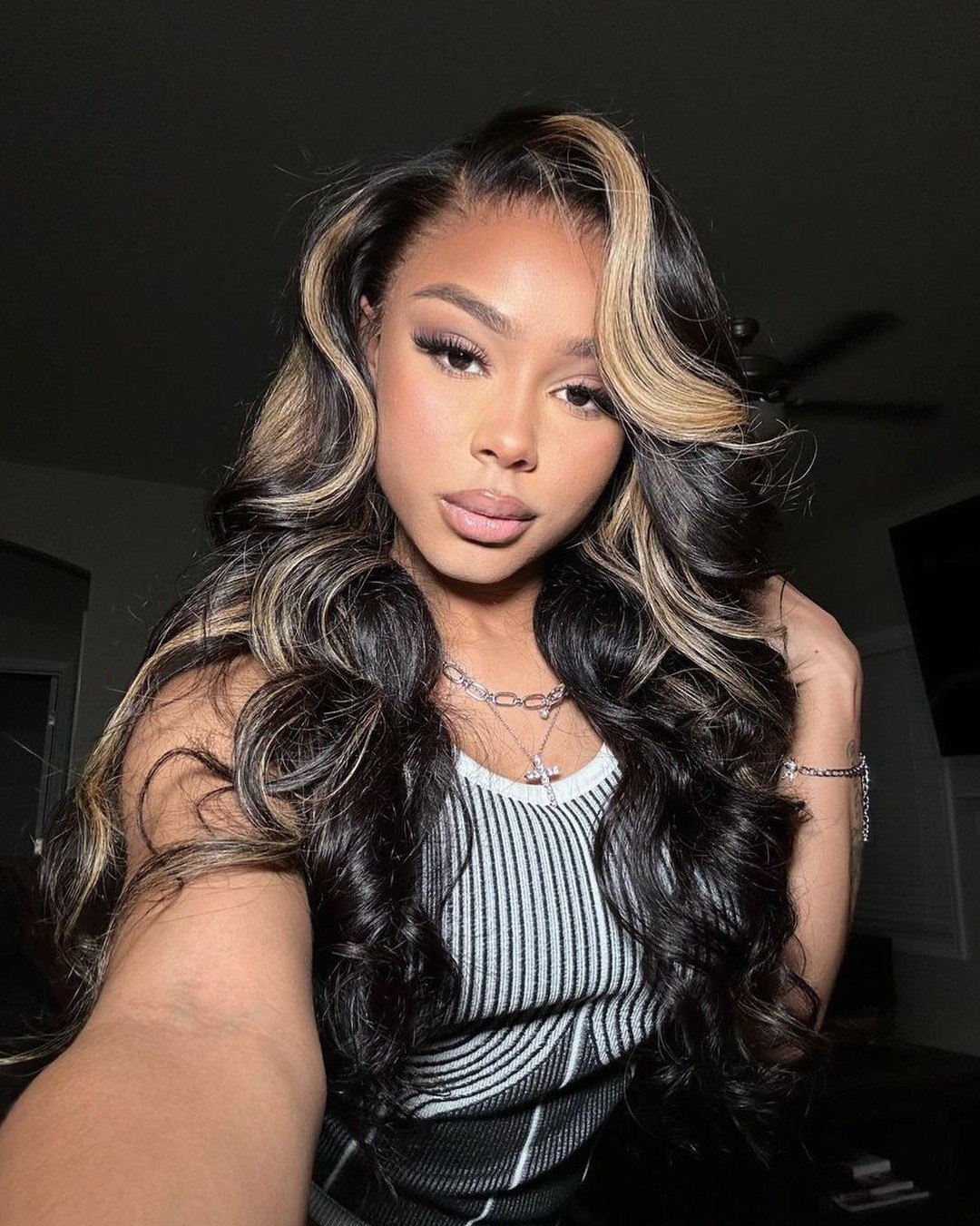 36 Black Hair with Highlights Ideas for Stunning Looks - divagaze.com