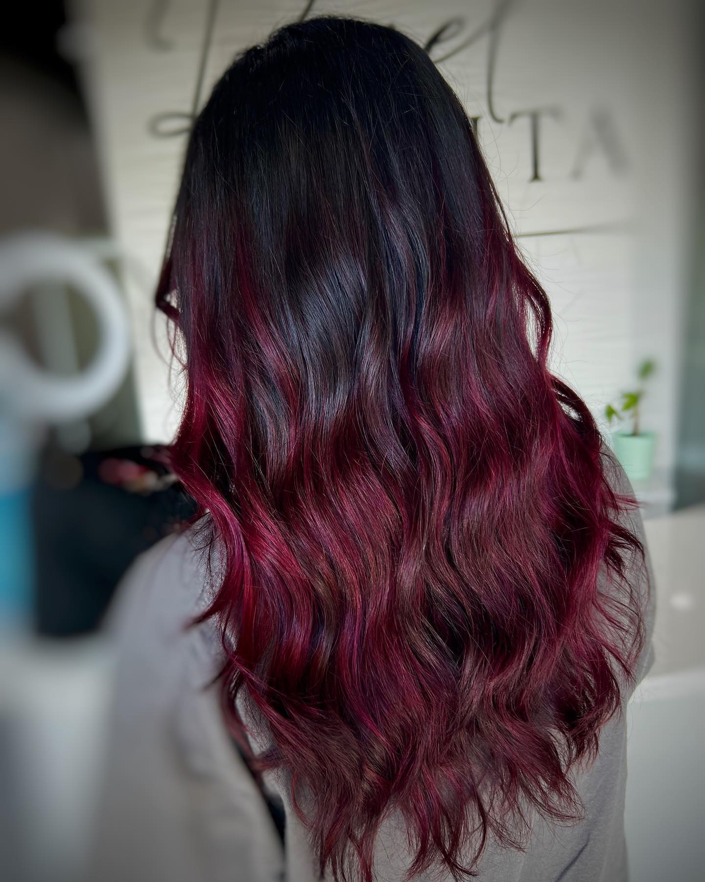 34 Dark Pink Hair Ideas 2024: Stylish Shades for Every Woman - divagaze.com
