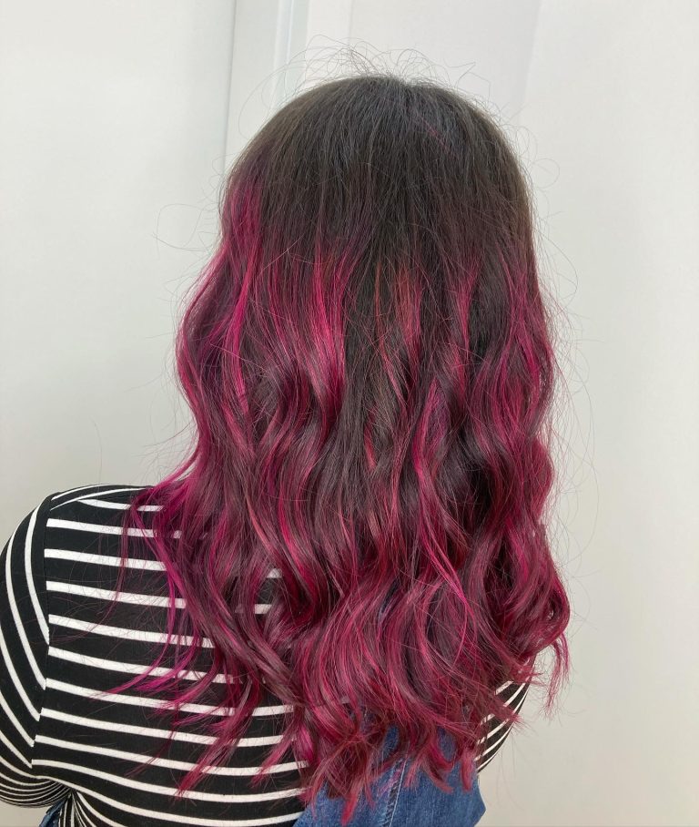 34 Dark Pink Hair Ideas 2024: Stylish Shades for Every Woman - divagaze.com