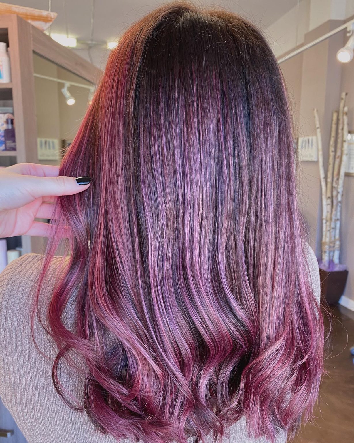 34 Dark Pink Hair Ideas 2024: Stylish Shades for Every Woman - divagaze.com