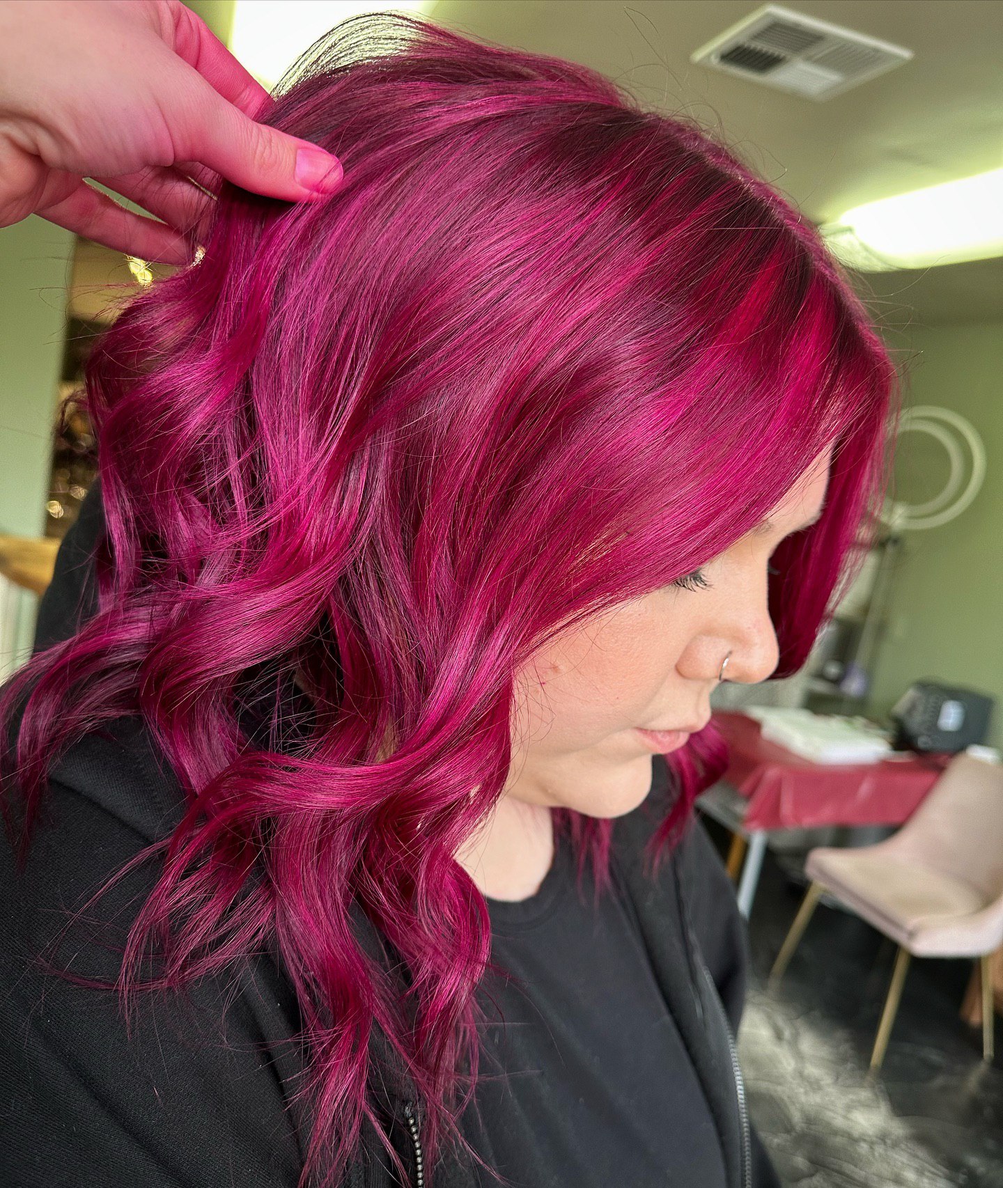 34 Dark Pink Hair Ideas 2024: Stylish Shades for Every Woman - divagaze.com