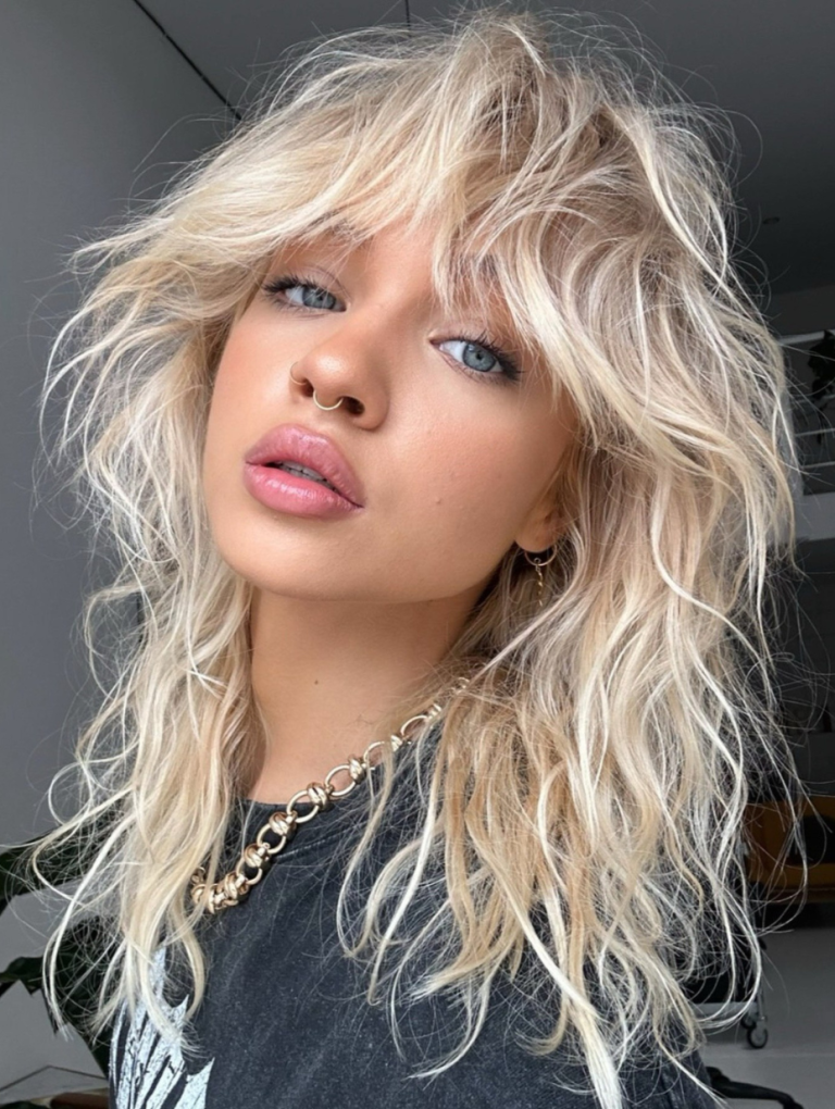 Discover Top 25 Medium Shag Haircuts for a Trendy Look in 2024 ...