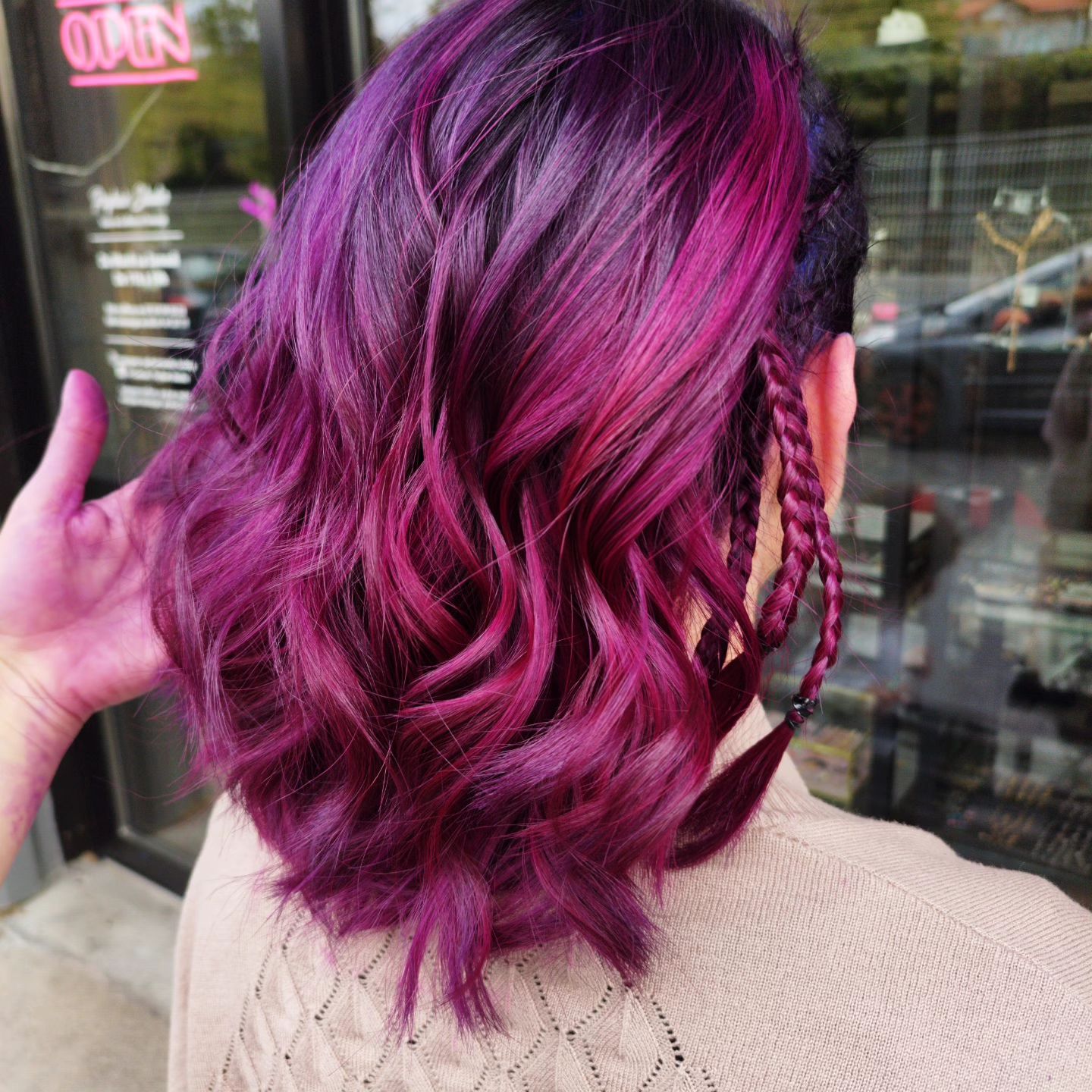 34 Dark Pink Hair Ideas 2024: Stylish Shades for Every Woman - divagaze.com