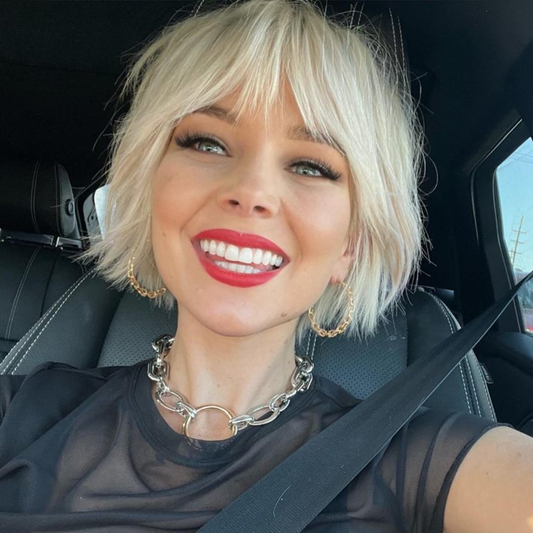 Chic 2024 Trends: 31 Short Haircuts with Bangs for Bold Women ...