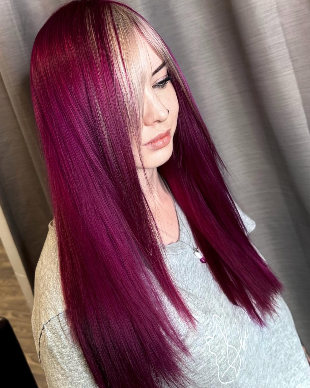 34 Dark Pink Hair Ideas 2024: Stylish Shades for Every Woman - divagaze.com