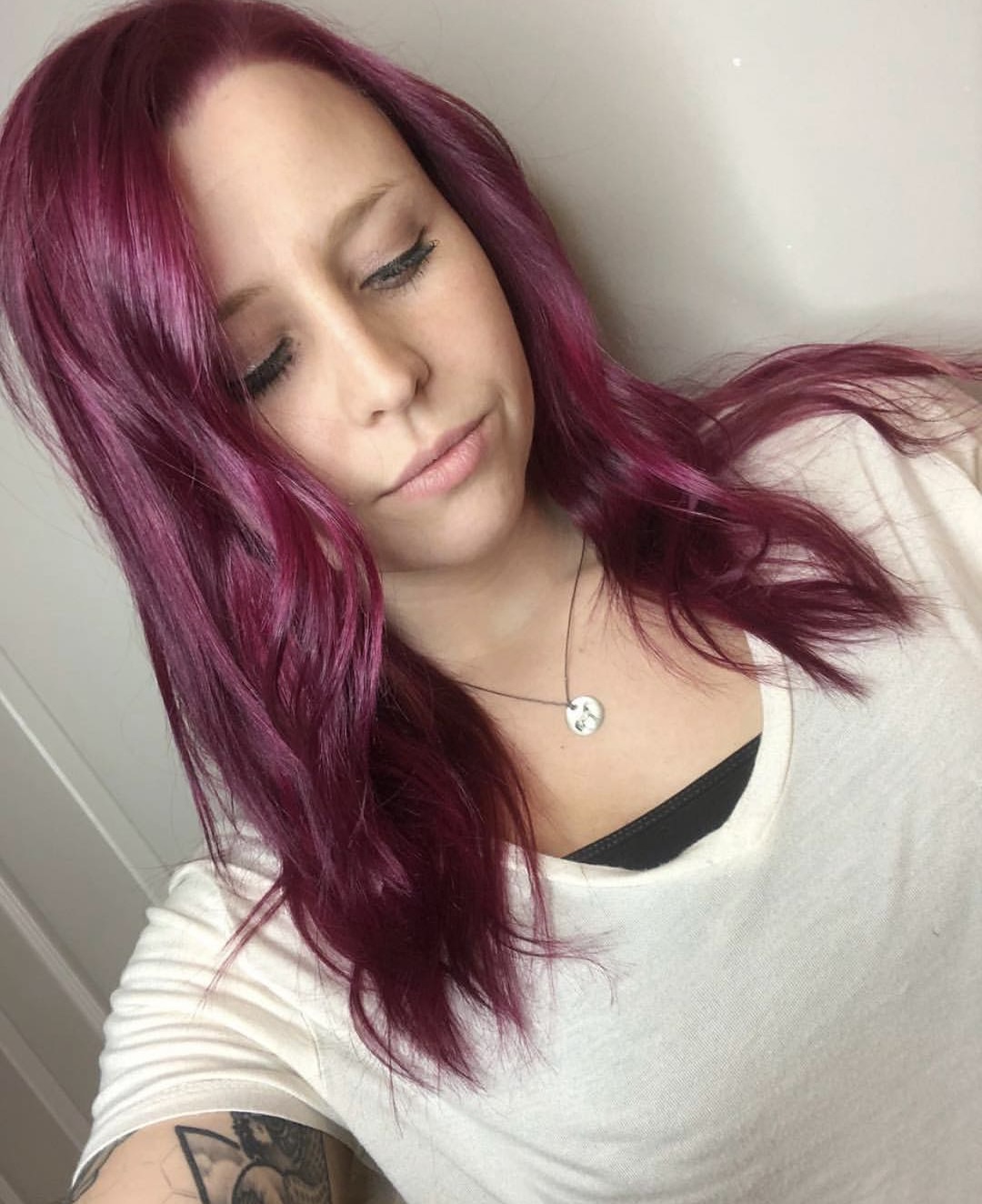 34 Dark Pink Hair Ideas 2024: Stylish Shades for Every Woman - divagaze.com
