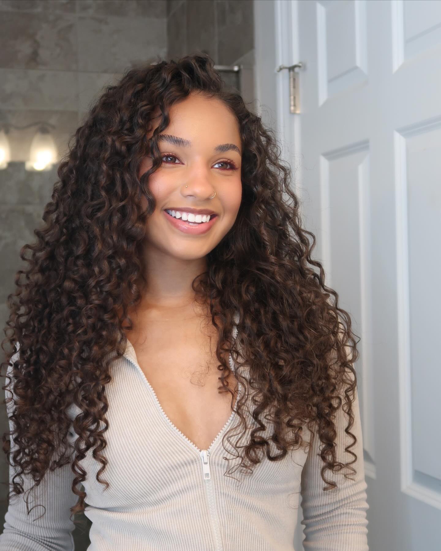 Top 29 Layered Curly Haircuts of 2024: Embrace Your Curls! - divagaze.com
