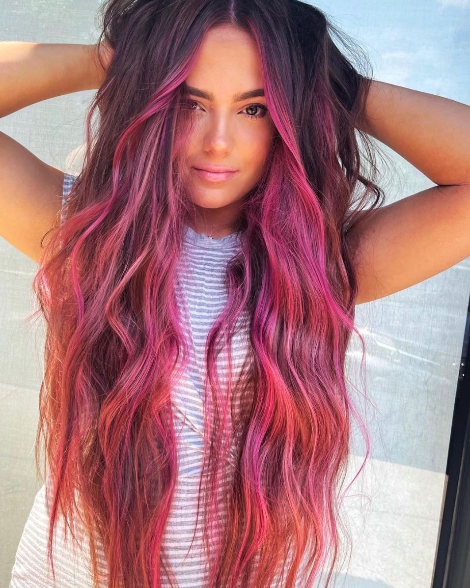 34 Dark Pink Hair Ideas 2024: Stylish Shades for Every Woman - divagaze.com