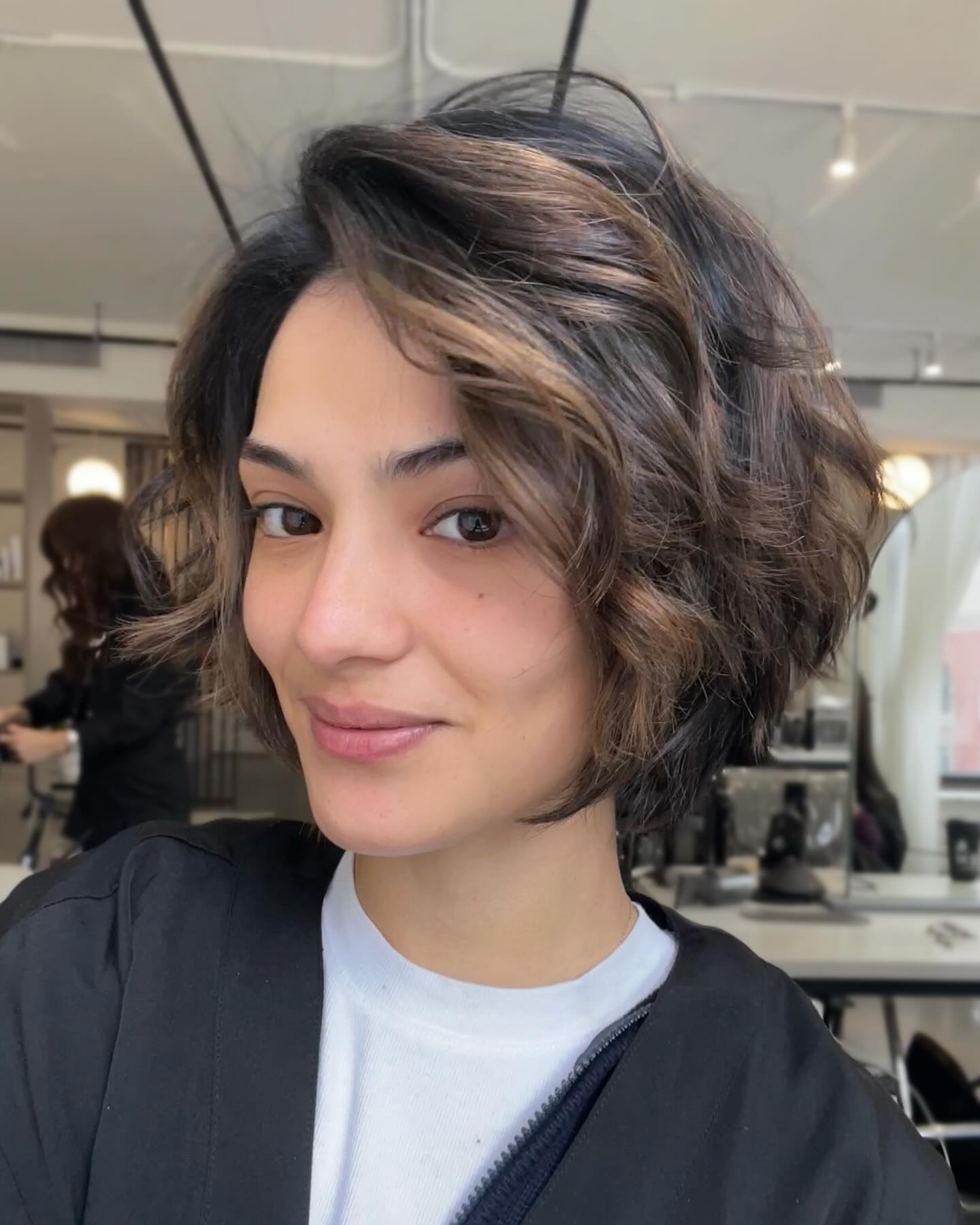 Chic Guide: 38 Wavy Bob Hairstyles for Every Face Shape - divagaze.com