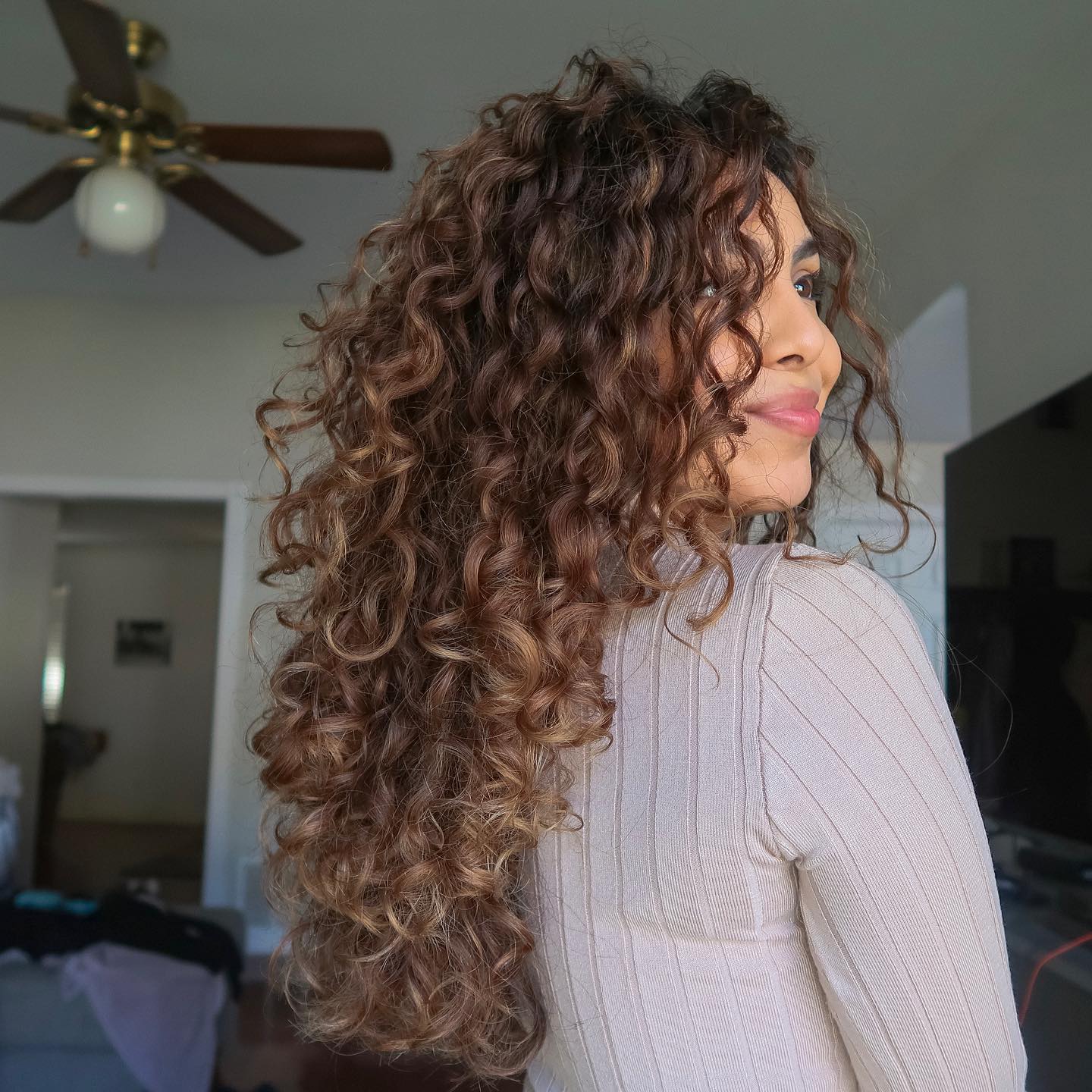 Top 34 Layered Curly Haircuts of 2024: Embrace Your Curls! - divagaze.com
