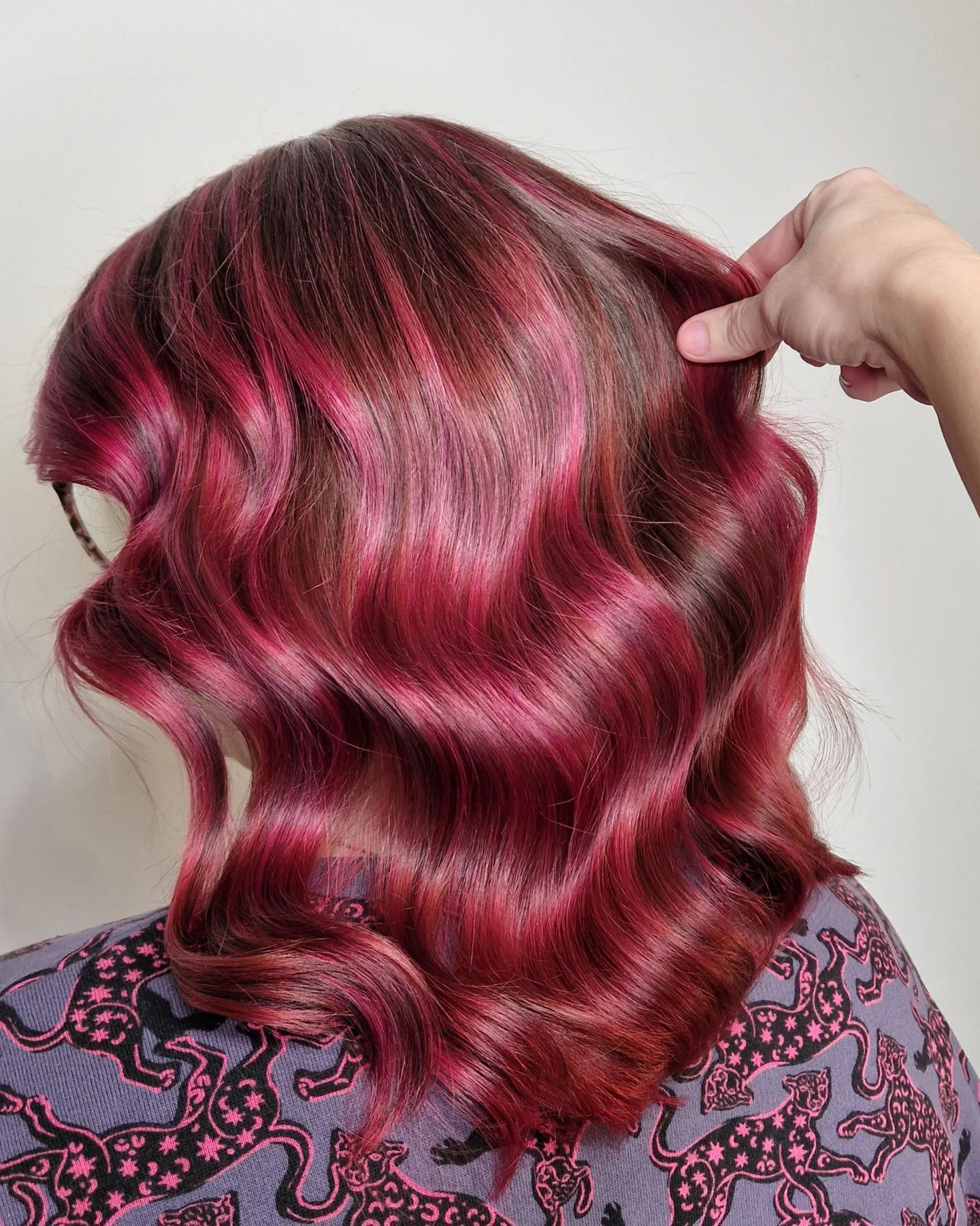 34 Dark Pink Hair Ideas 2024: Stylish Shades for Every Woman - divagaze.com