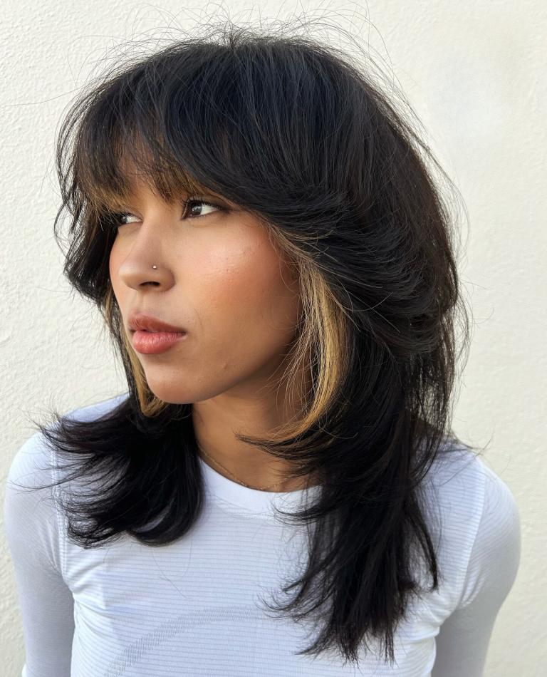 27 Medium Length Haircuts with Layers for Every Woman - divagaze.com