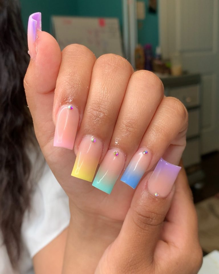 25 Pastel Ombre Nails to Inspire Your Next Manicure in 2024 - divagaze.com