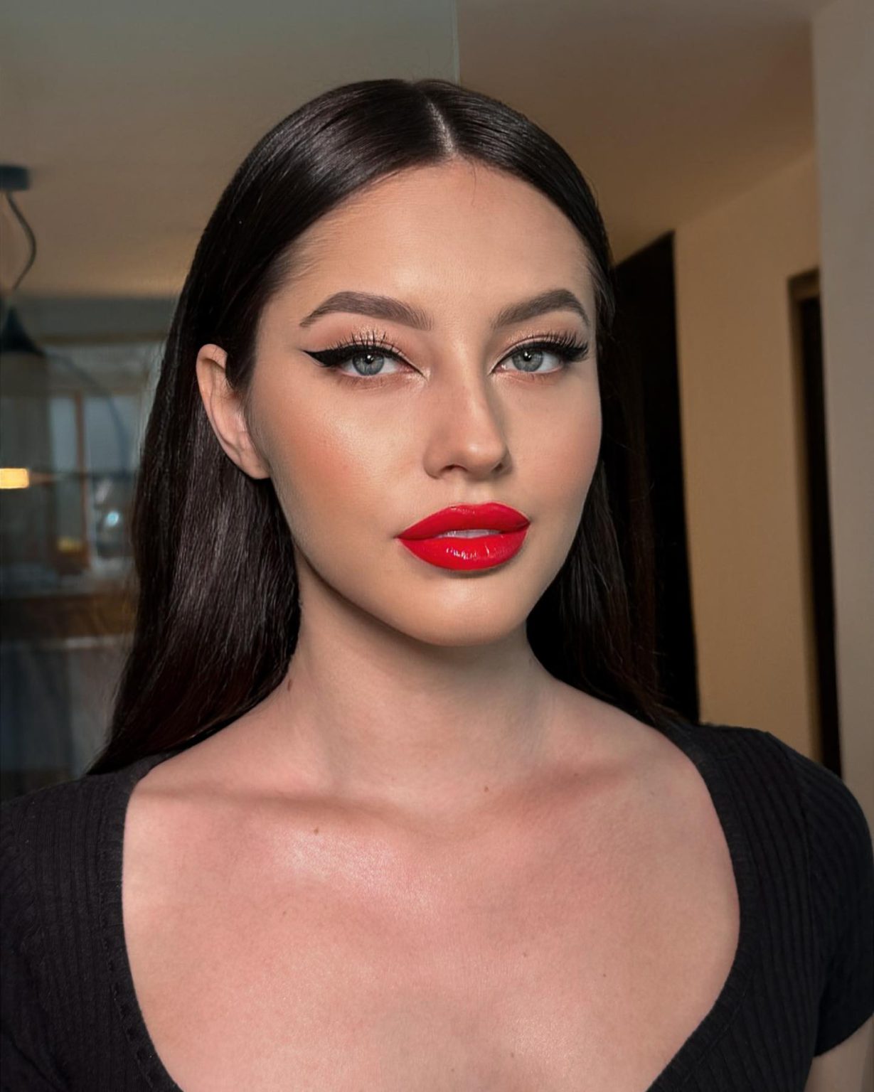 28 Red Lipstick Looks 2024: Bold and Beautiful Styles for Every ...