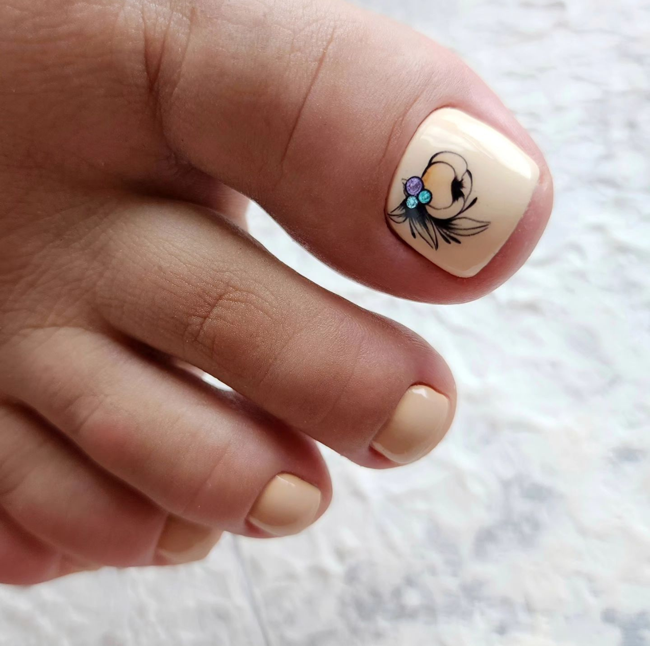 29 Stunning Fall Toe Nails to Inspire Your Autumn Pedicures - divagaze.com