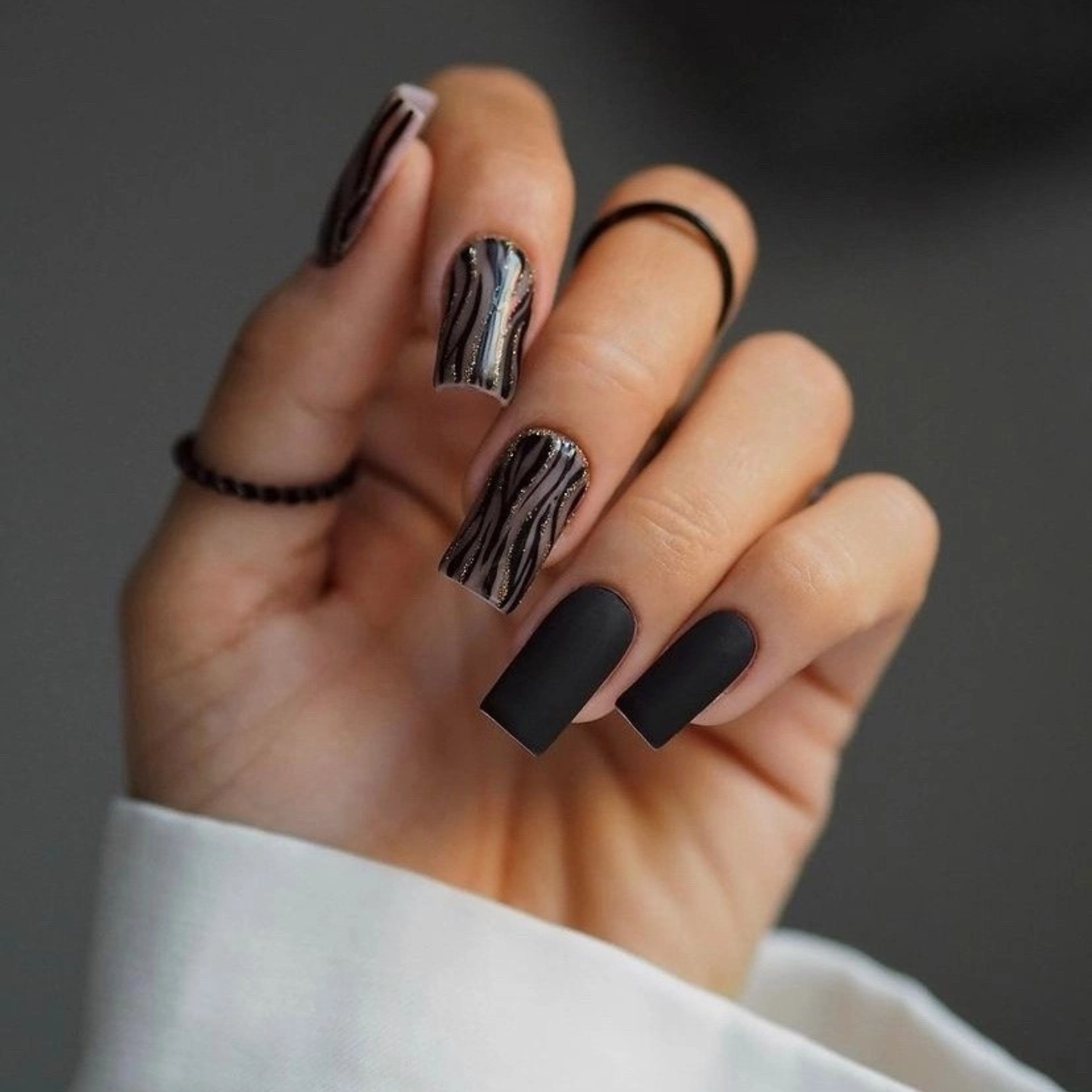 37 Stunning Black Fall Nail Ideas to Elevate Your Style - divagaze.com