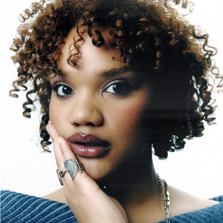40 Iconic 90s Makeup Looks: Bold, Glamorous, and Trendsetting Styles ...