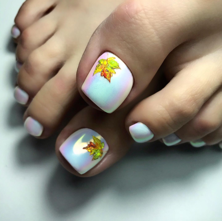 29 Stunning Fall Toe Nails to Inspire Your Autumn Pedicures - divagaze.com