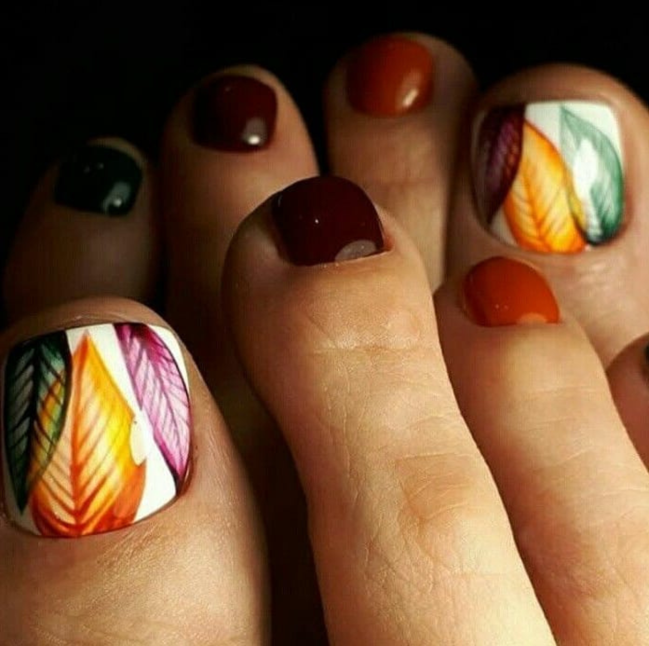 29 Stunning Fall Toe Nails to Inspire Your Autumn Pedicures - divagaze.com