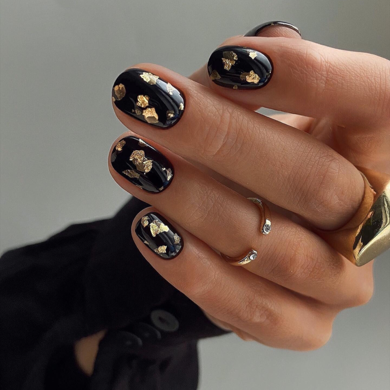 37 Stunning Black Fall Nail Ideas to Elevate Your Style - divagaze.com