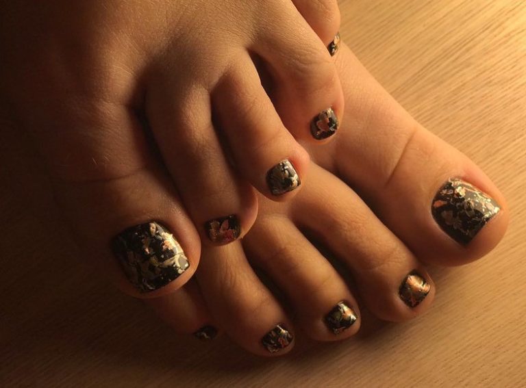 30 Stunning Fall Pedicure Ideas to Keep Your Toenails on Trend ...