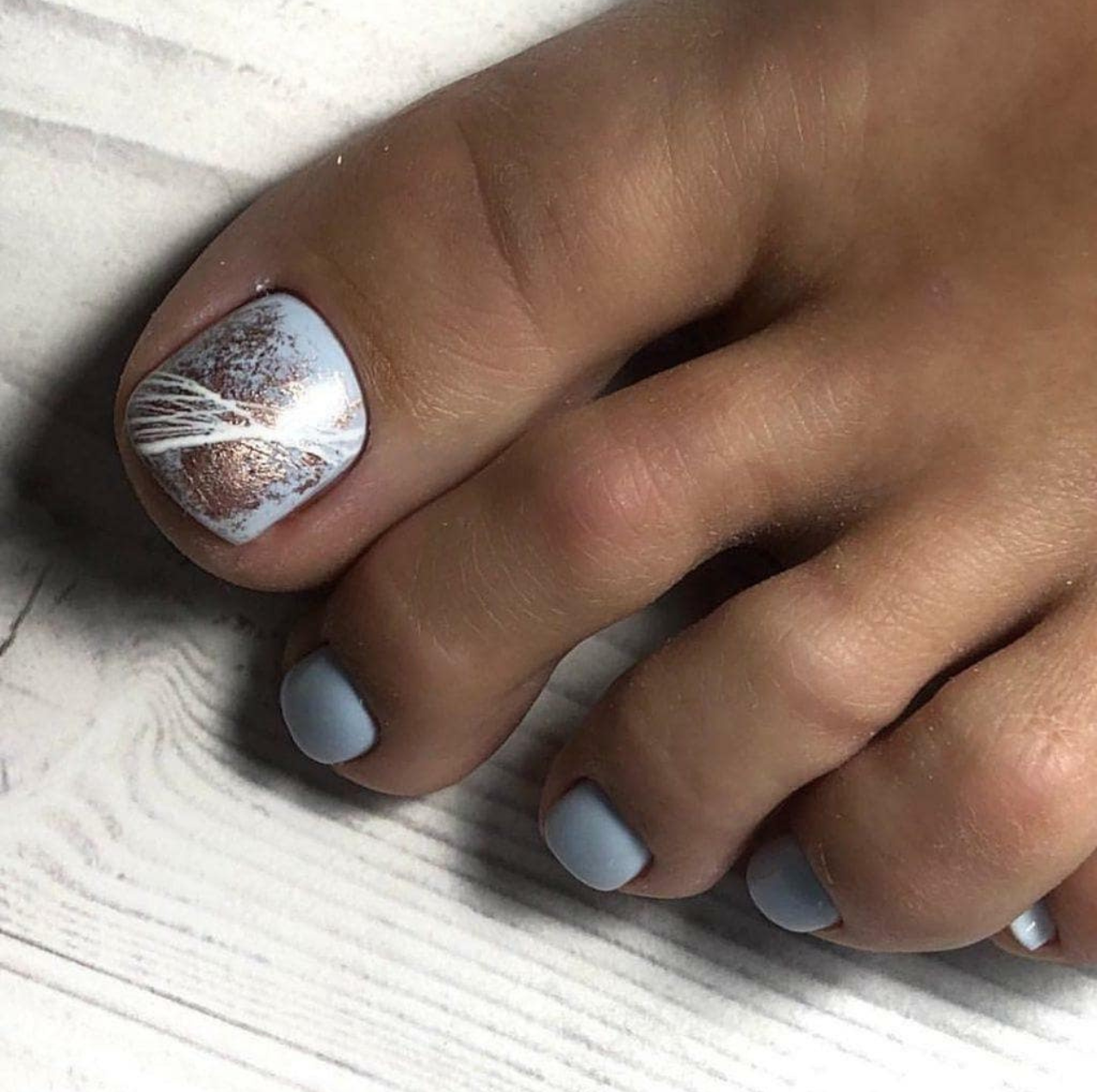 29 Stunning Fall Toe Nails to Inspire Your Autumn Pedicures - divagaze.com