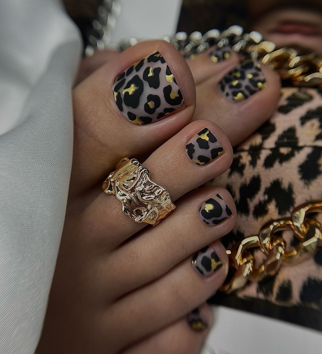 30 Stunning Fall Pedicure Ideas to Keep Your Toenails on Trend ...
