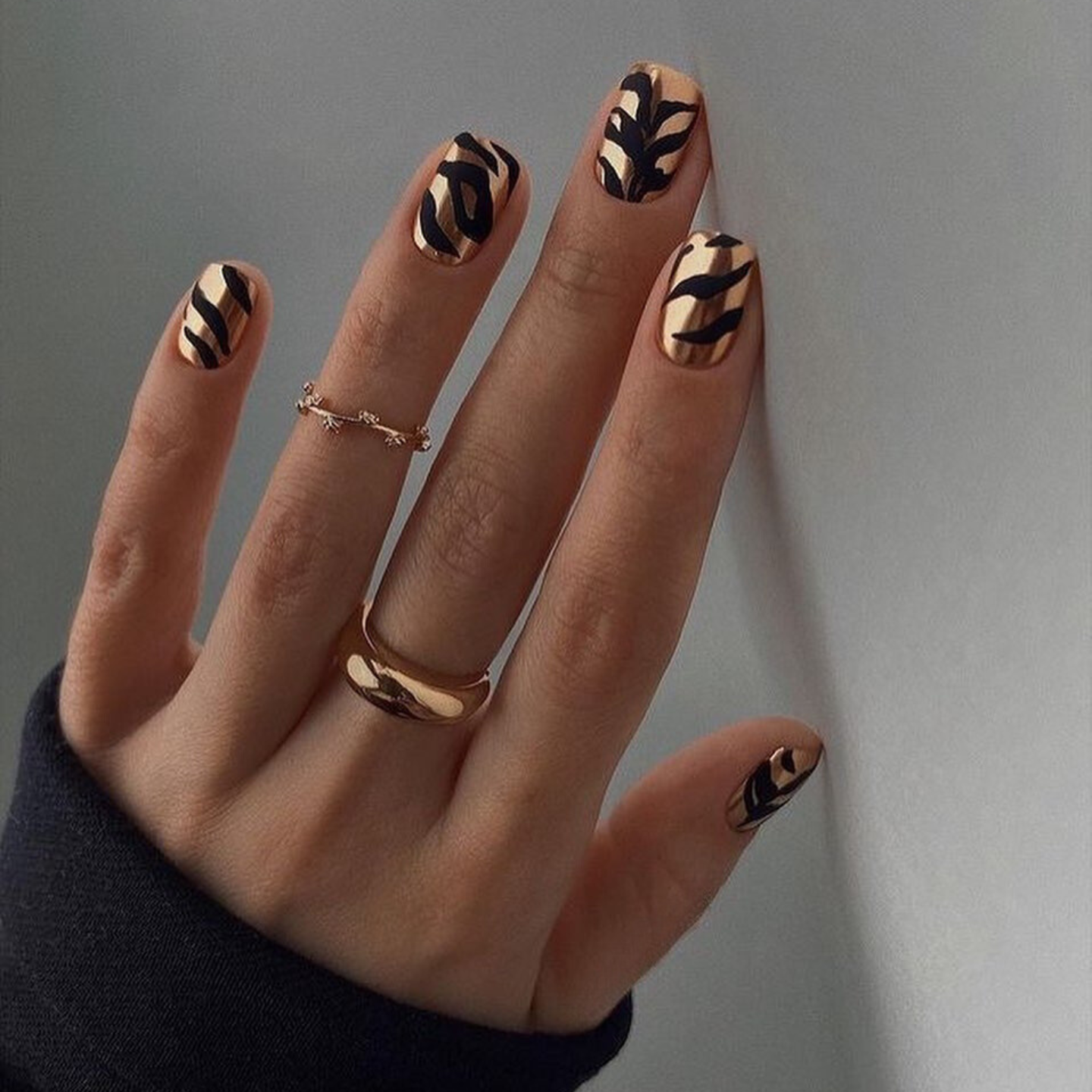 37 Stunning Black Fall Nail Ideas to Elevate Your Style - divagaze.com
