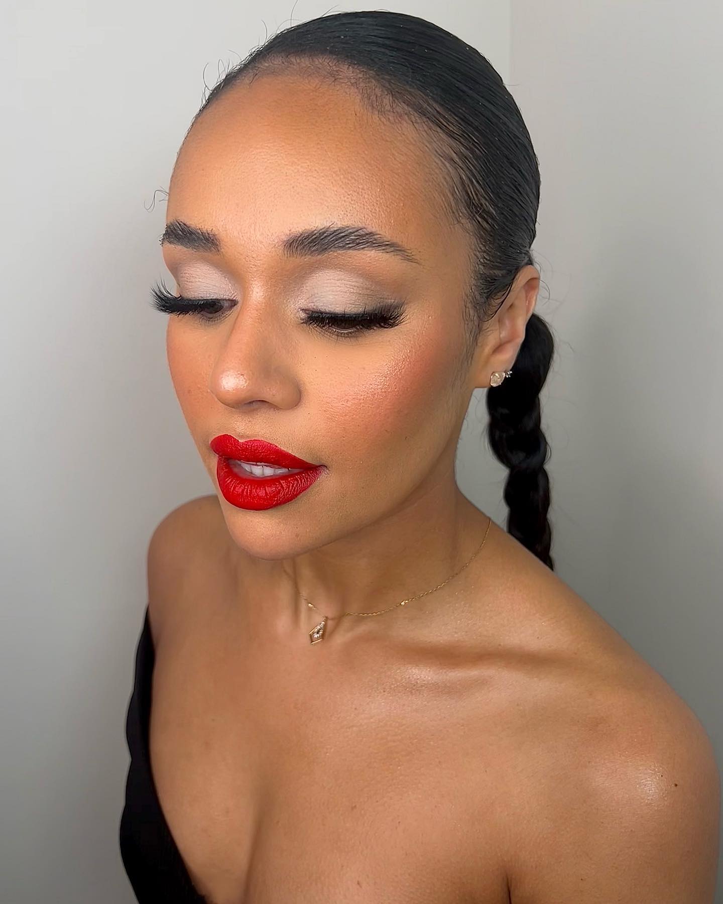 28 Red Lipstick Looks 2024: Bold and Beautiful Styles for Every ...